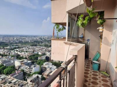 3 BHK Apartment / Flat for sale in Landcraft Golflinks NH-24 Highway ...