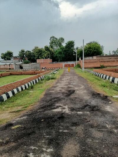 Residential land / Plot for sale in Dream Valley Lucknow Amar Shaheed Path Lucknow - 111 Sq. Yard.