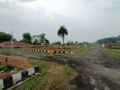 Residential land / Plot for sale in Dream Valley Lucknow Amar Shaheed Path Lucknow - 111 Sq. Yard.