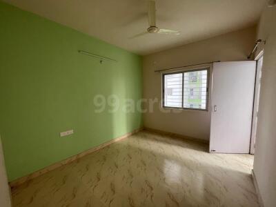 2 BHK Apartment / Flat for sale in Gomti Enclave Amar Shaheed Path ...