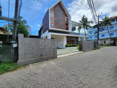 4 BHK House / Villa for sale in Edapally Kochi - 10 Sq. Ft.