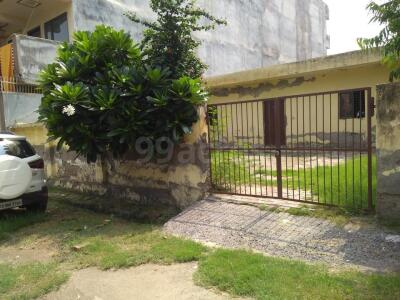 Residential land / Plot for sale in Sector 33 Noida - 299 Sq. Yard.