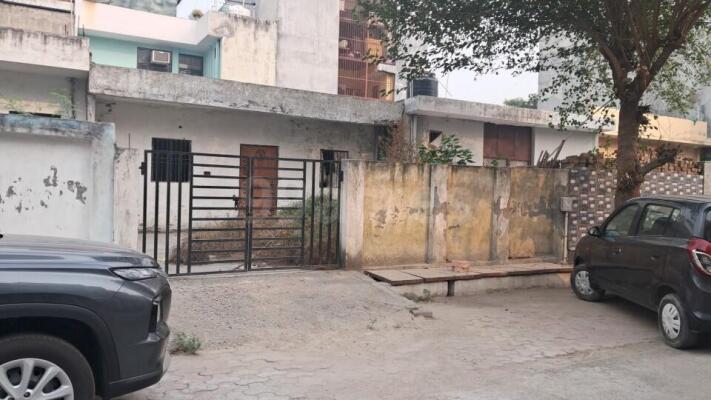 Plots in E Block Sector 72 Noida - 2+ Residential Land / Plots in E ...